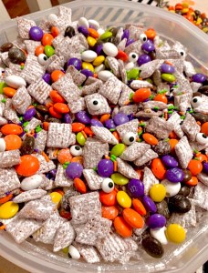 Spooky Puppy Chow using Halloween Candy – Easy Recipe – Midnight ...