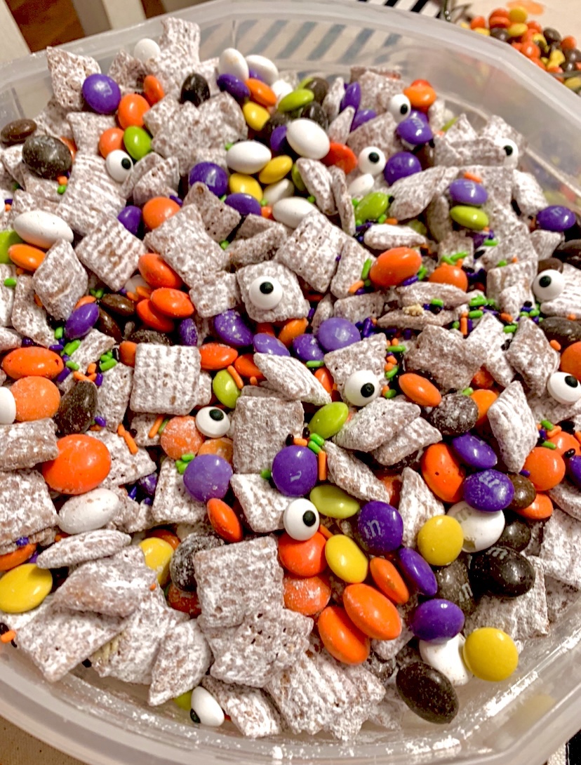 Spooky Puppy Chow using Halloween Candy – Easy Recipe – Midnight ...