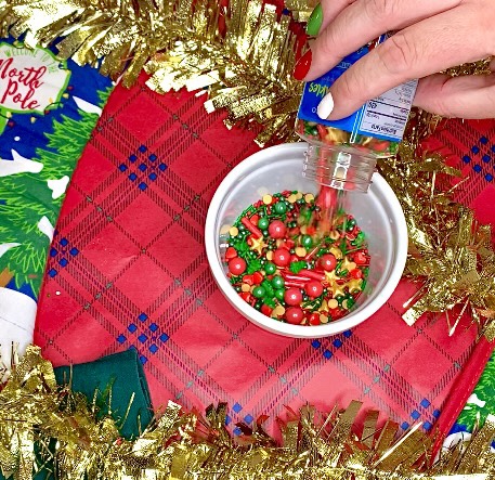How to use a Mini Bundt Pan & Box Brownie Mix to make Easy Christmas ...