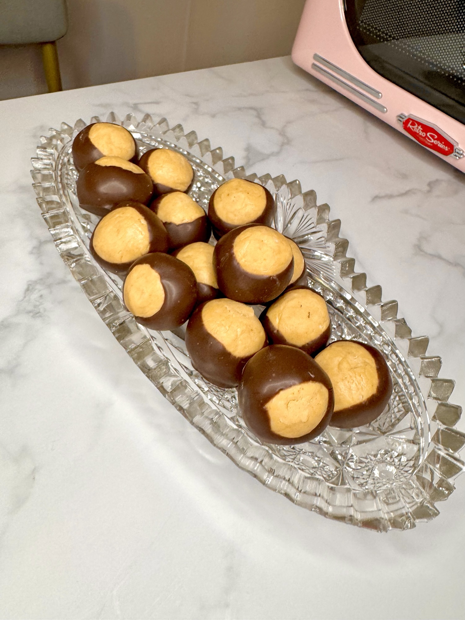 The BEST Buckeyes Recipe – Midnight Munchies & More!